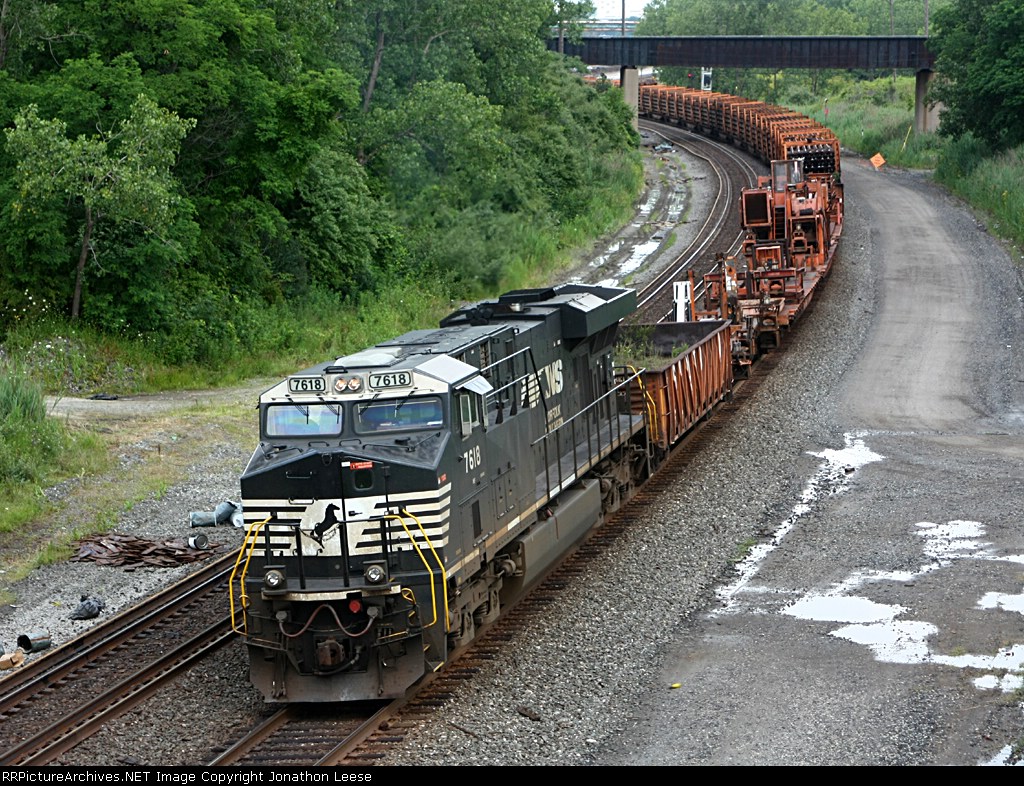 NS 7618 heads east with a rail train